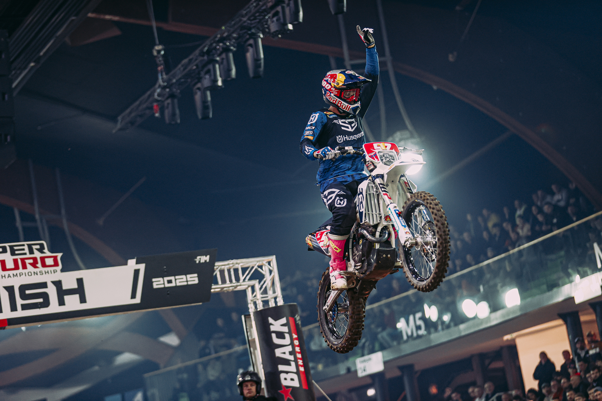 Bolt dominates in France as Fernandez Serra and Godino Gómez clinch ...